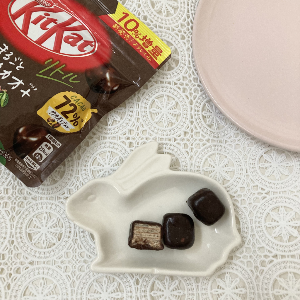 【新発売】カカオ72%健康効果も期待の「キットカット」新商品をレビュー♡ - お菓子とスイーツのメディアPakutto(パクッと)