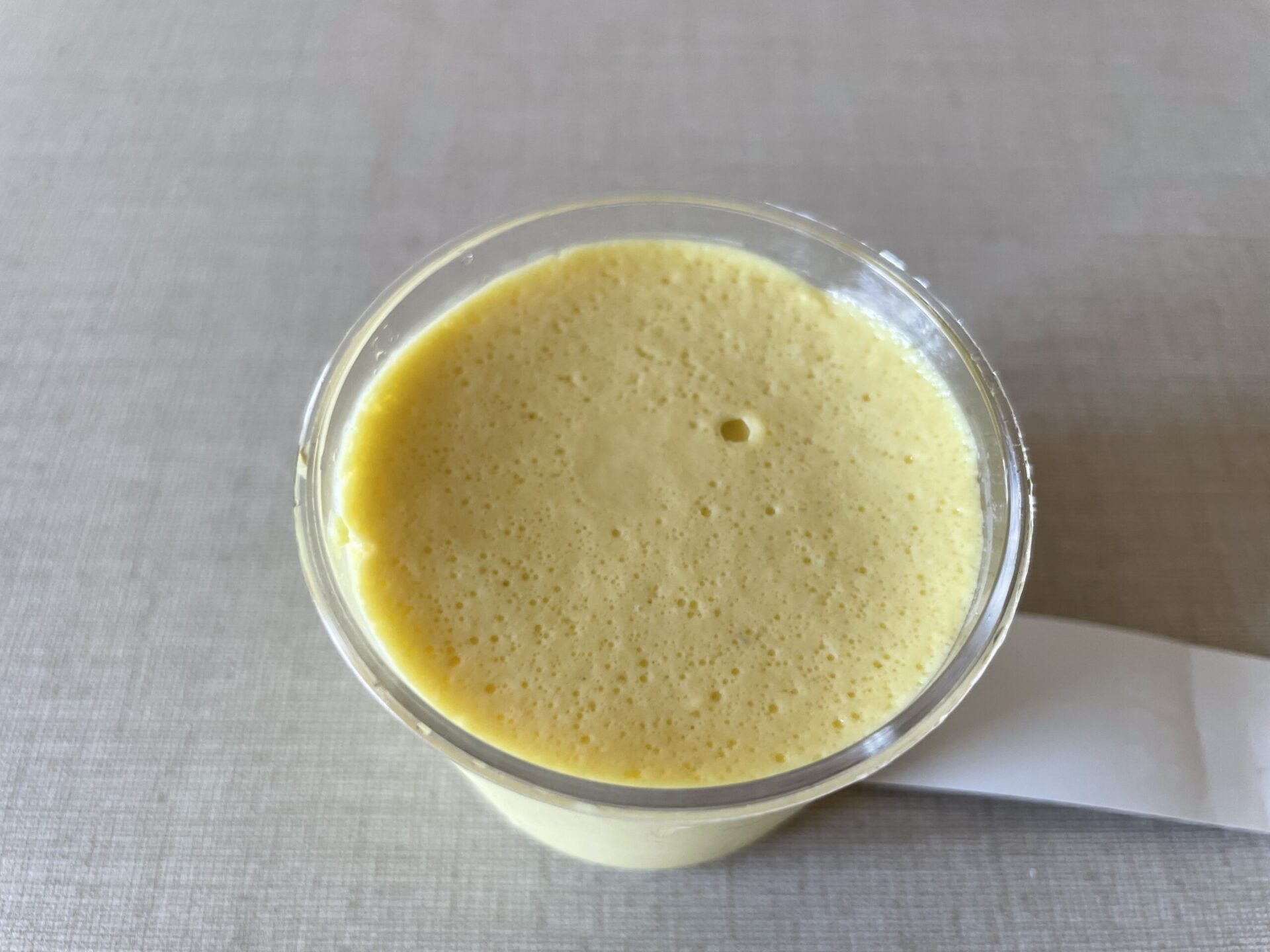 【実食レビュー】国内でも人気上昇中！？ブランドドリアンを使ったかをり果樹園の「ドリアンムースプリン」をご紹介♡ - お菓子とスイーツのメディアPakutto(パクッと)