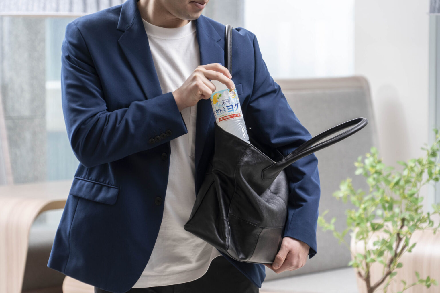 【新発売】夏にゴクゴク飲みたい！「サントリー天然水 きりっとヨグ」 - お菓子とスイーツのメディアPakutto(パクッと)